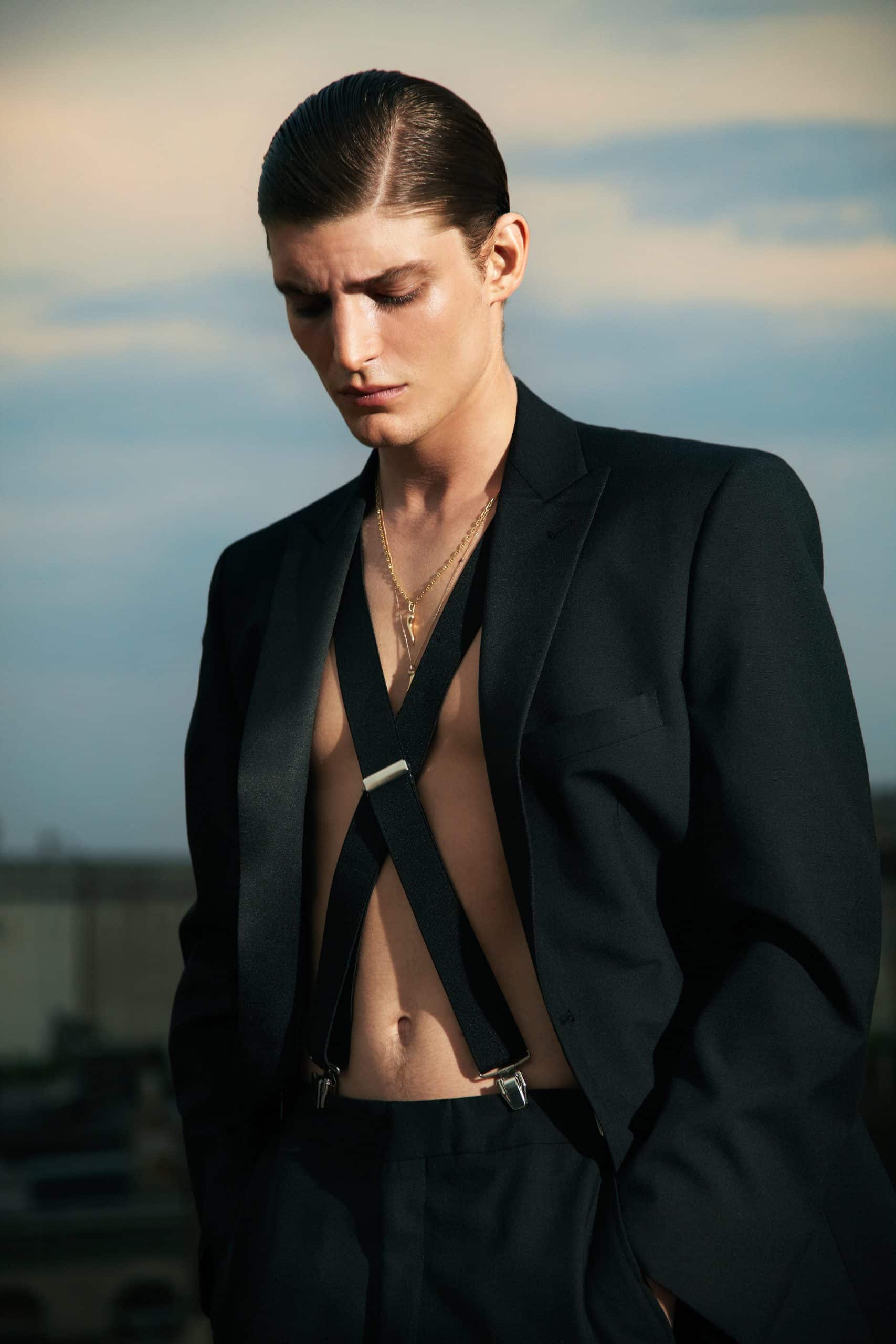 Niels Schneider - MOM Studio